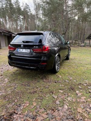 Black BMW X5 2018 in Panevezys, with an engine capacity of 2.99 L and mileage of 190 thousand km for 26400 €, photo 4 on AUTOMOTO.COM.LV