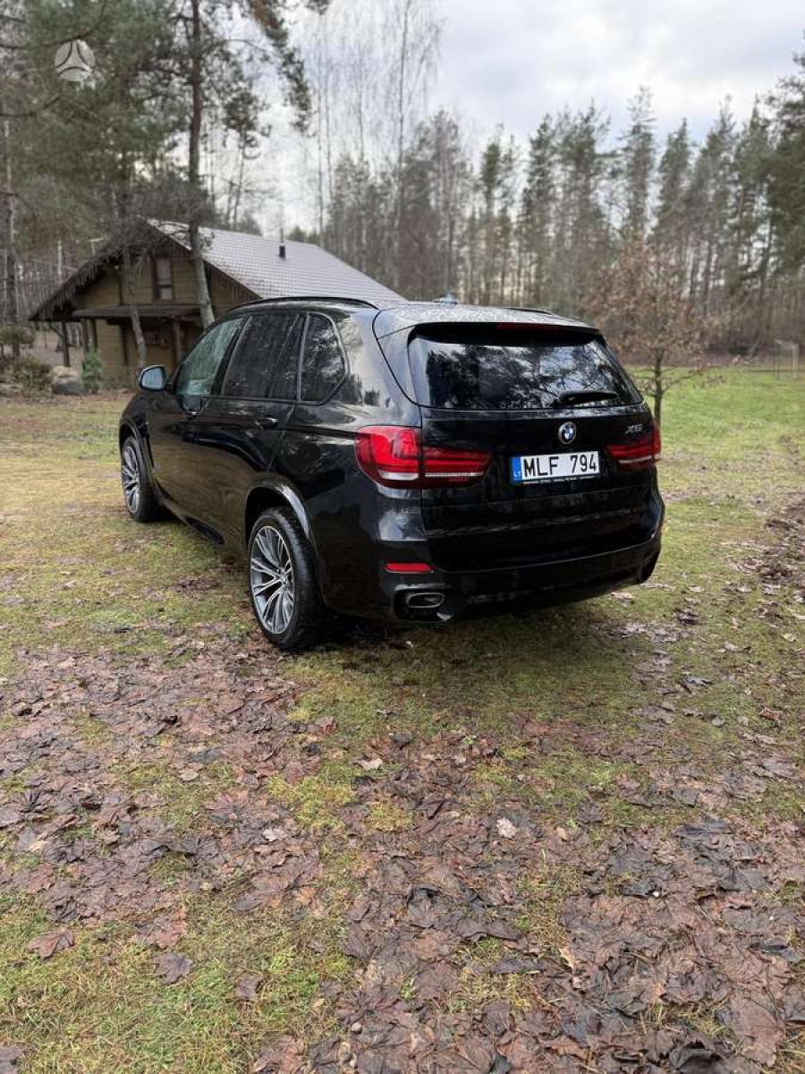 Black BMW X5 2018 in Panevezys, with an engine capacity of 2.99 L and mileage of 190 thousand km for 26400 €, photo 5 on AUTOMOTO.COM.LV