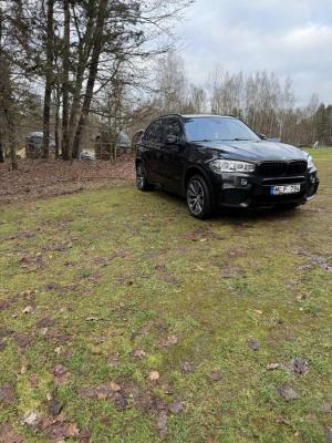 Black BMW X5 2018 in Panevezys, with an engine capacity of 2.99 L and mileage of 190 thousand km for 26400 €, photo 6 on AUTOMOTO.COM.LV