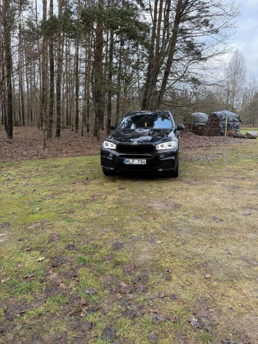 Black BMW X5 2018 in Panevezys, with an engine capacity of 2.99 L and mileage of 190 thousand km for 26400 €, photo 7 on AUTOMOTO.COM.LV