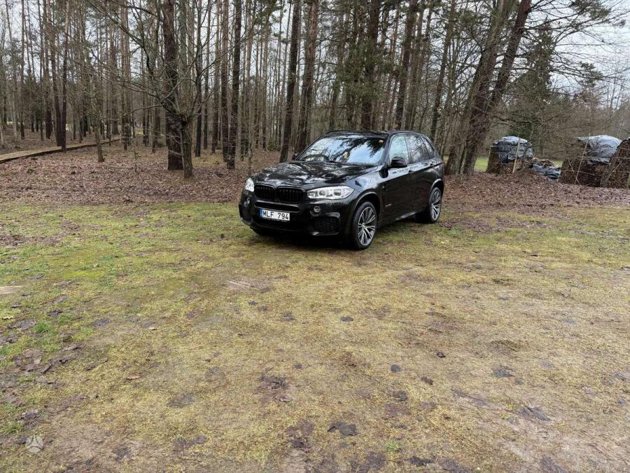 Black BMW X5 2018 in Panevezys, with an engine capacity of 2.99 L and mileage of 190 thousand km for 26400 €, photo 8 on AUTOMOTO.COM.LV