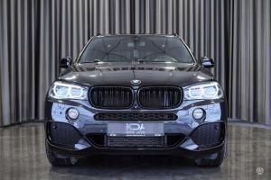 Black BMW X5 2018 in Marijampole, with an engine capacity of 2.99 L and mileage of 217 thousand km for 25950 €, photo 3 on AUTOMOTO.COM.LV