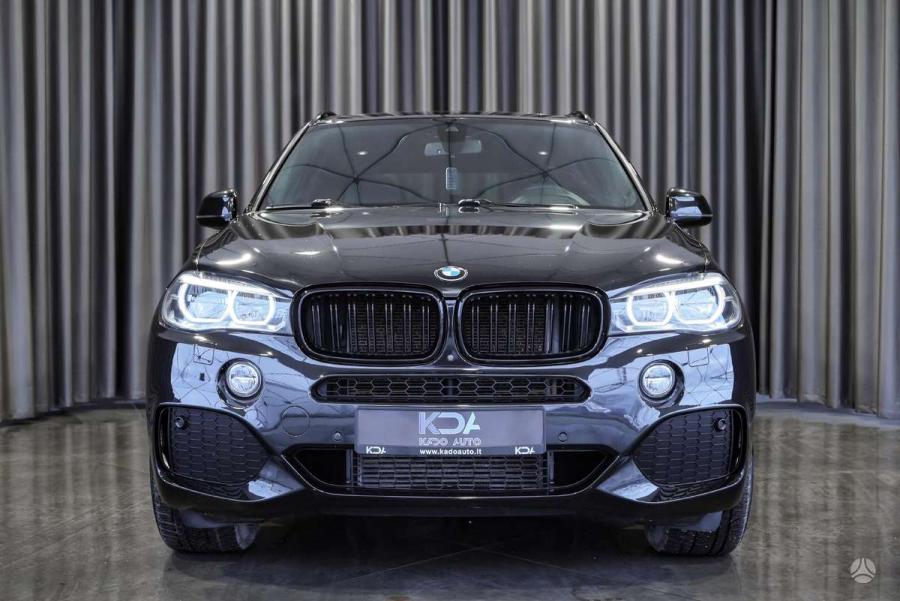 Black BMW X5 2018 in Marijampole, with an engine capacity of 2.99 L and mileage of 217 thousand km for 25950 €, photo 3 on AUTOMOTO.COM.LV