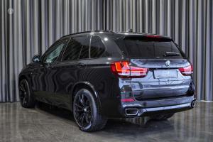 Black BMW X5 2018 in Marijampole, with an engine capacity of 2.99 L and mileage of 217 thousand km for 25950 €, photo 8 on AUTOMOTO.COM.LV