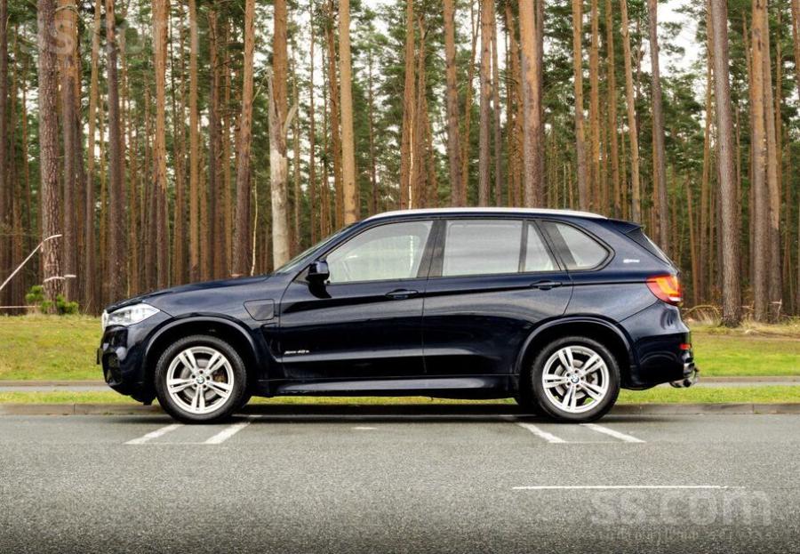 Black BMW X5 2018 in Riga, with an engine capacity of 2.00 L and mileage of 225 thousand km for 25990 €, photo 5 on AUTOMOTO.COM.LV