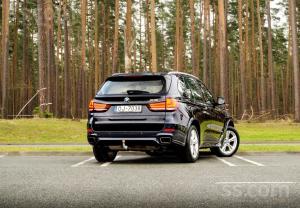 Black BMW X5 2018 in Riga, with an engine capacity of 2.00 L and mileage of 225 thousand km for 25990 €, photo 6 on AUTOMOTO.COM.LV