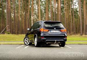 Black BMW X5 2018 in Riga, with an engine capacity of 2.00 L and mileage of 225 thousand km for 25990 €, photo 8 on AUTOMOTO.COM.LV