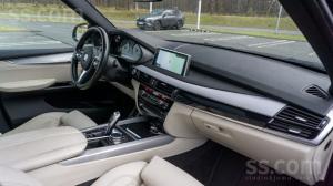 Black BMW X5 2018 in Riga, with an engine capacity of 2.00 L and mileage of 225 thousand km for 25990 €, photo 11 on AUTOMOTO.COM.LV