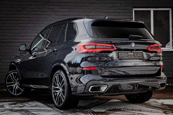 Black BMW X5 2018 in Jurmala, with an engine capacity of 3.00 L and mileage of 180 thousand km for 39900 €, photo 3 on AUTOMOTO.COM.LV