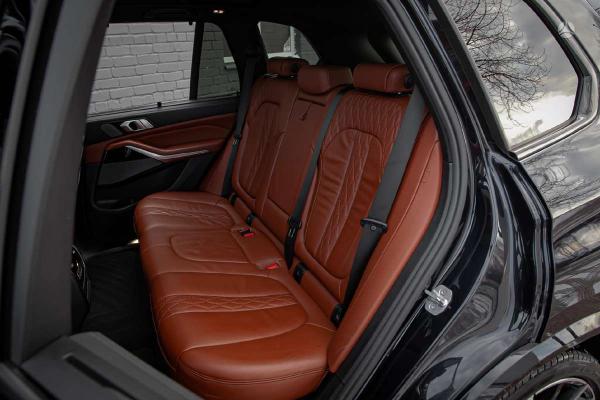Black BMW X5 2018 in Jurmala, with an engine capacity of 3.00 L and mileage of 180 thousand km for 39900 €, photo 6 on AUTOMOTO.COM.LV