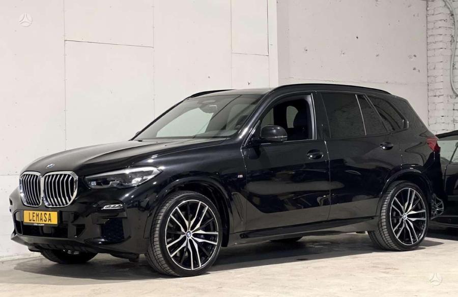 Black BMW X5 2018 in Klaipeda, with an engine capacity of 2.99 L and mileage of 119 thousand km for 43999 €, photo 14 on AUTOMOTO.COM.LV