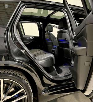 Black BMW X5 2018 in Klaipeda, with an engine capacity of 2.99 L and mileage of 119 thousand km for 43999 €, photo 15 on AUTOMOTO.COM.LV