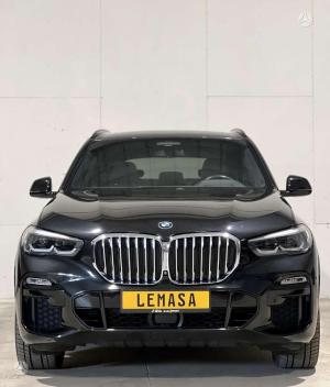 Black BMW X5 2018 in Klaipeda, with an engine capacity of 2.99 L and mileage of 119 thousand km for 43999 €, photo 18 on AUTOMOTO.COM.LV