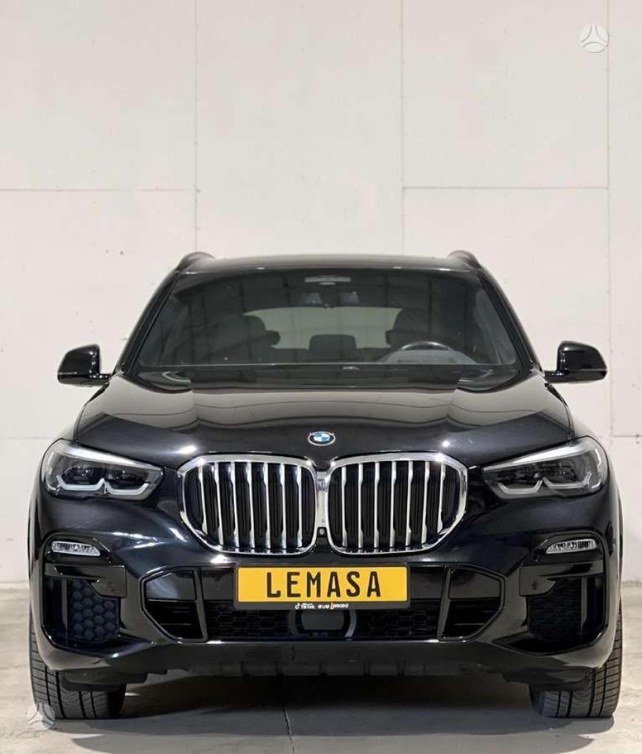 Black BMW X5 2018 in Klaipeda, with an engine capacity of 2.99 L and mileage of 119 thousand km for 43999 €, photo 18 on AUTOMOTO.COM.LV