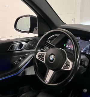 Black BMW X5 2018 in Klaipeda, with an engine capacity of 2.99 L and mileage of 119 thousand km for 43999 €, photo 21 on AUTOMOTO.COM.LV
