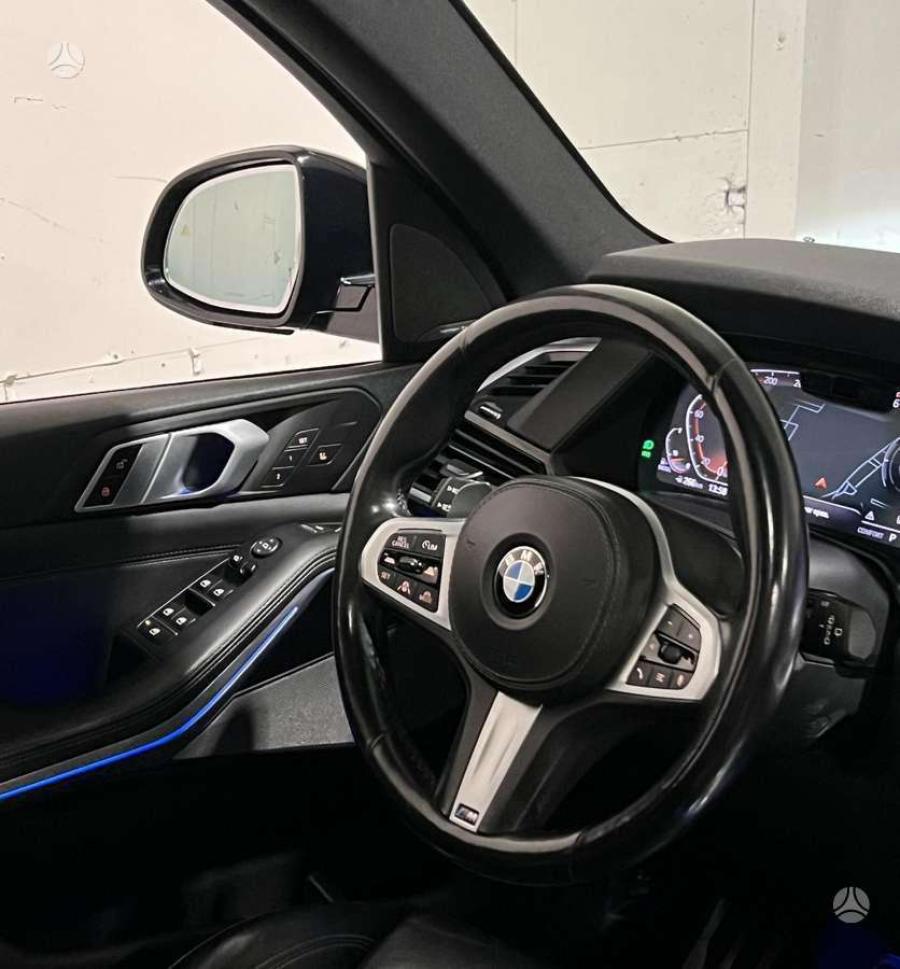 Black BMW X5 2018 in Klaipeda, with an engine capacity of 2.99 L and mileage of 119 thousand km for 43999 €, photo 21 on AUTOMOTO.COM.LV