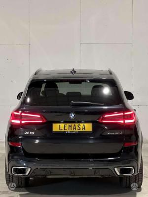 Black BMW X5 2018 in Klaipeda, with an engine capacity of 2.99 L and mileage of 119 thousand km for 43999 €, photo 30 on AUTOMOTO.COM.LV