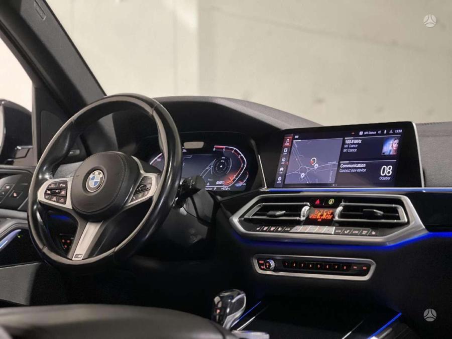 Black BMW X5 2018 in Klaipeda, with an engine capacity of 2.99 L and mileage of 119 thousand km for 43999 €, photo 34 on AUTOMOTO.COM.LV