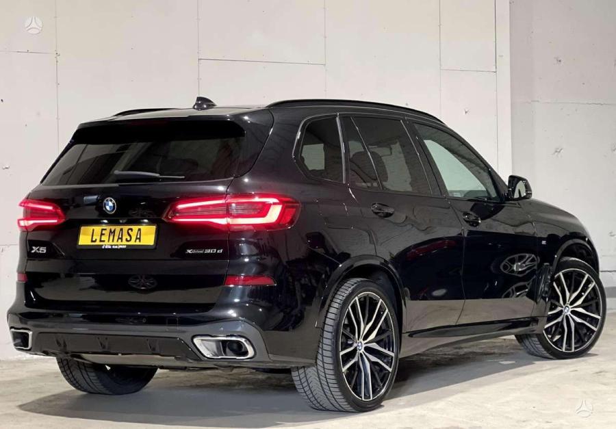 Black BMW X5 2018 in Klaipeda, with an engine capacity of 2.99 L and mileage of 119 thousand km for 43999 €, photo 36 on AUTOMOTO.COM.LV