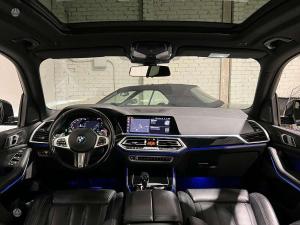 Black BMW X5 2018 in Klaipeda, with an engine capacity of 2.99 L and mileage of 119 thousand km for 43999 €, photo 37 on AUTOMOTO.COM.LV