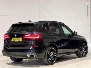 Black BMW X5 2018 in Klaipeda, with an engine capacity of 2.99 L and mileage of 119 thousand km for 43999 €, photo 39 on AUTOMOTO.COM.LV