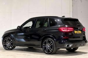 Black BMW X5 2018 in Klaipeda, with an engine capacity of 2.99 L and mileage of 119 thousand km for 43999 €, photo 40 on AUTOMOTO.COM.LV