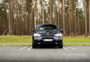 Black BMW X5 2018 in Riga, with an engine capacity of 2.00 L and mileage of 225 thousand km for 22990 €, photo 3 on AUTOMOTO.COM.LV
