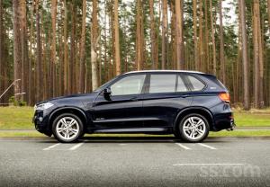 Black BMW X5 2018 in Riga, with an engine capacity of 2.00 L and mileage of 225 thousand km for 22990 €, photo 4 on AUTOMOTO.COM.LV