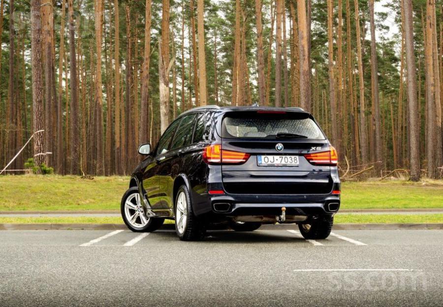 Black BMW X5 2018 in Riga, with an engine capacity of 2.00 L and mileage of 225 thousand km for 22990 €, photo 7 on AUTOMOTO.COM.LV