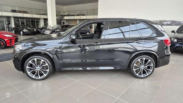 Black BMW X5 2018 in Marijampole, with an engine capacity of 2.99 L and mileage of 227 thousand km for 27999 €, photo 3 on AUTOMOTO.COM.LV