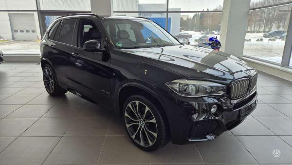 Black BMW X5 2018 in Marijampole, with an engine capacity of 2.99 L and mileage of 227 thousand km for 27999 €, photo 8 on AUTOMOTO.COM.LV