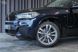 Black BMW X5 2018 in Marijampole, with an engine capacity of 3.00 L and mileage of 298 thousand km for 22950 €, photo 7 on AUTOMOTO.COM.LV