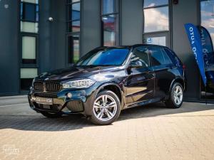 Black BMW X5 2018 in Marijampole, with an engine capacity of 3.00 L and mileage of 200 thousand km for 26450 €, photo 3 on AUTOMOTO.COM.LV
