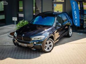Black BMW X5 2018 in Marijampole, with an engine capacity of 3.00 L and mileage of 200 thousand km for 26450 €, photo 6 on AUTOMOTO.COM.LV
