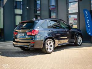 Black BMW X5 2018 in Marijampole, with an engine capacity of 3.00 L and mileage of 200 thousand km for 26450 €, photo 12 on AUTOMOTO.COM.LV