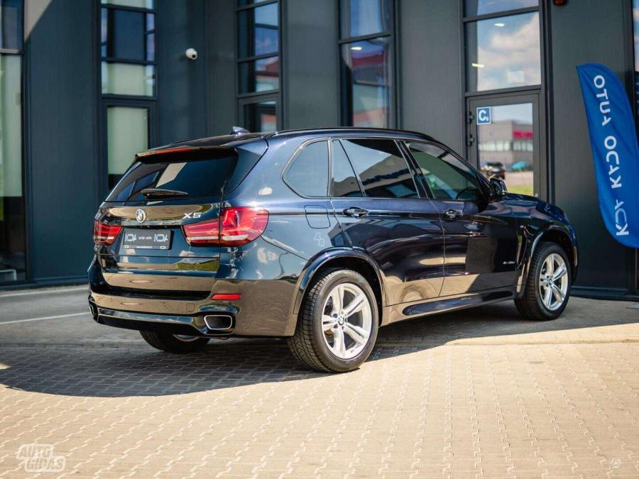 Black BMW X5 2018 in Marijampole, with an engine capacity of 3.00 L and mileage of 200 thousand km for 26450 €, photo 12 on AUTOMOTO.COM.LV