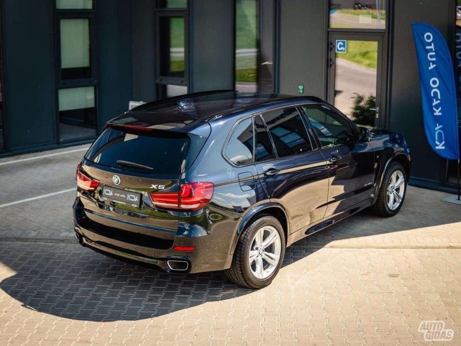 Black BMW X5 2018 in Marijampole, with an engine capacity of 3.00 L and mileage of 200 thousand km for 26450 €, photo 15 on AUTOMOTO.COM.LV