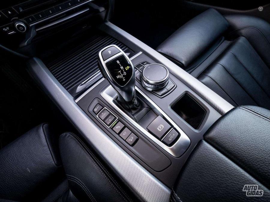 Black BMW X5 2018 in Marijampole, with an engine capacity of 3.00 L and mileage of 200 thousand km for 26450 €, photo 25 on AUTOMOTO.COM.LV