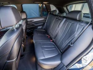 Black BMW X5 2018 in Marijampole, with an engine capacity of 3.00 L and mileage of 200 thousand km for 26450 €, photo 33 on AUTOMOTO.COM.LV