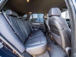 Black BMW X5 2018 in Marijampole, with an engine capacity of 3.00 L and mileage of 200 thousand km for 26450 €, photo 36 on AUTOMOTO.COM.LV