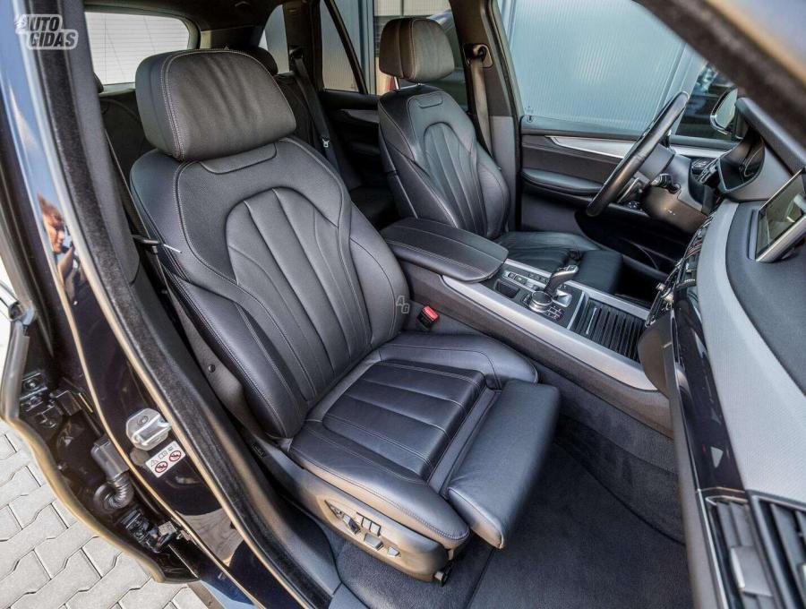 Black BMW X5 2018 in Marijampole, with an engine capacity of 3.00 L and mileage of 200 thousand km for 26450 €, photo 38 on AUTOMOTO.COM.LV
