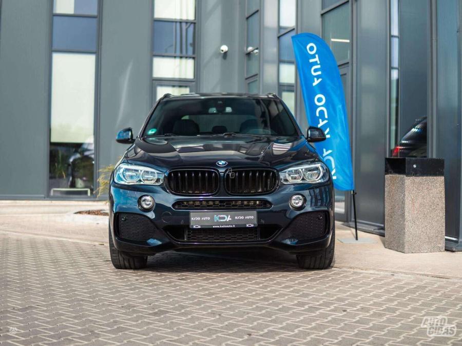 Black BMW X5 2018 in Marijampole, with an engine capacity of 3.00 L and mileage of 298 thousand km for 22750 €, photo 5 on AUTOMOTO.COM.LV