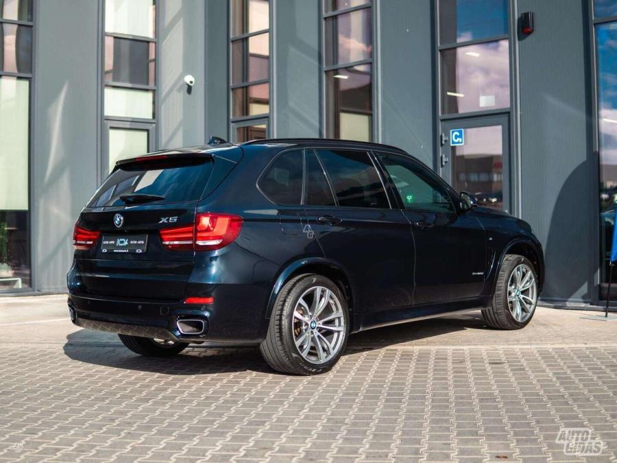 Black BMW X5 2018 in Marijampole, with an engine capacity of 3.00 L and mileage of 298 thousand km for 22750 €, photo 8 on AUTOMOTO.COM.LV