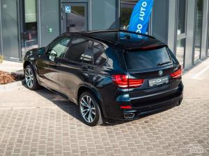 Black BMW X5 2018 in Marijampole, with an engine capacity of 3.00 L and mileage of 298 thousand km for 22750 €, photo 9 on AUTOMOTO.COM.LV
