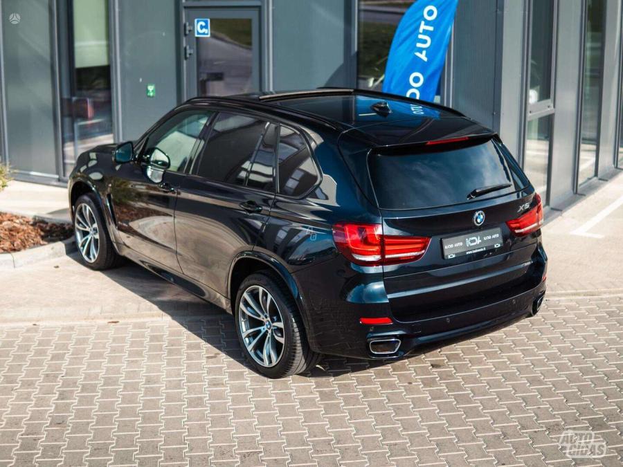 Black BMW X5 2018 in Marijampole, with an engine capacity of 3.00 L and mileage of 298 thousand km for 22750 €, photo 9 on AUTOMOTO.COM.LV