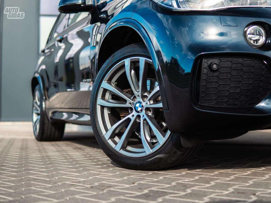 Black BMW X5 2018 in Marijampole, with an engine capacity of 3.00 L and mileage of 298 thousand km for 22750 €, photo 13 on AUTOMOTO.COM.LV