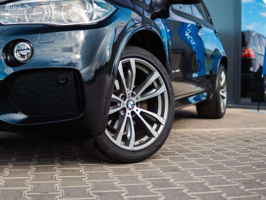 Black BMW X5 2018 in Marijampole, with an engine capacity of 3.00 L and mileage of 298 thousand km for 22750 €, photo 14 on AUTOMOTO.COM.LV