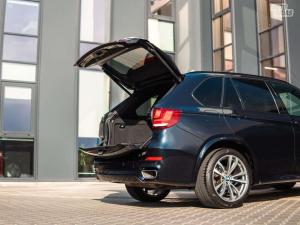 Black BMW X5 2018 in Marijampole, with an engine capacity of 3.00 L and mileage of 298 thousand km for 22750 €, photo 15 on AUTOMOTO.COM.LV