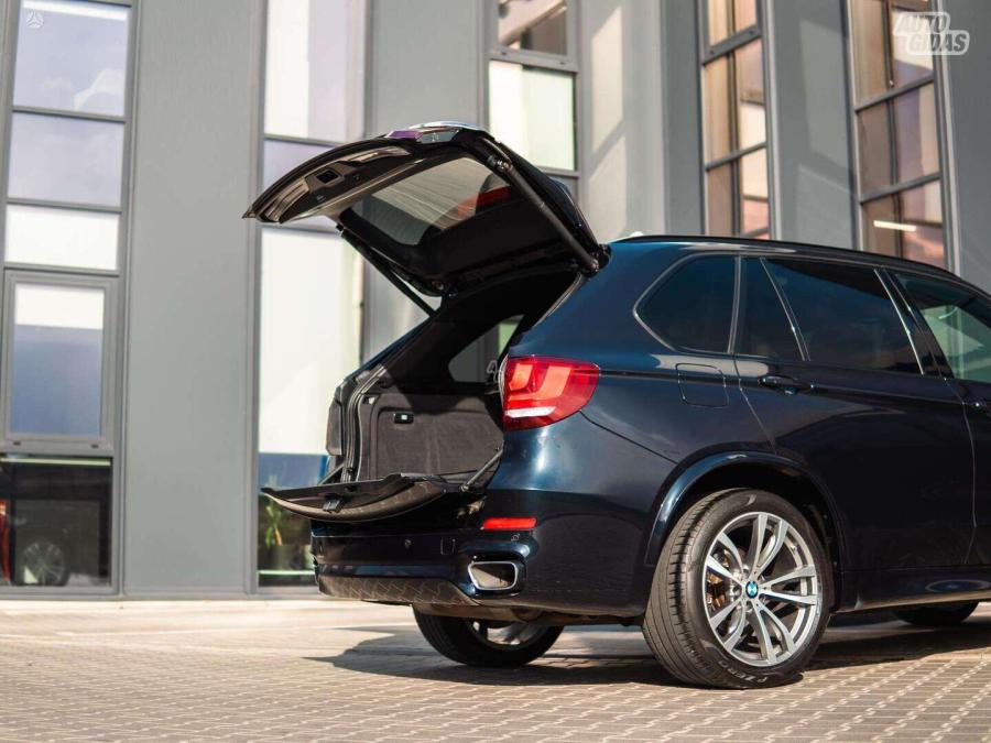 Black BMW X5 2018 in Marijampole, with an engine capacity of 3.00 L and mileage of 298 thousand km for 22750 €, photo 15 on AUTOMOTO.COM.LV