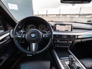 Black BMW X5 2018 in Marijampole, with an engine capacity of 3.00 L and mileage of 298 thousand km for 22750 €, photo 18 on AUTOMOTO.COM.LV